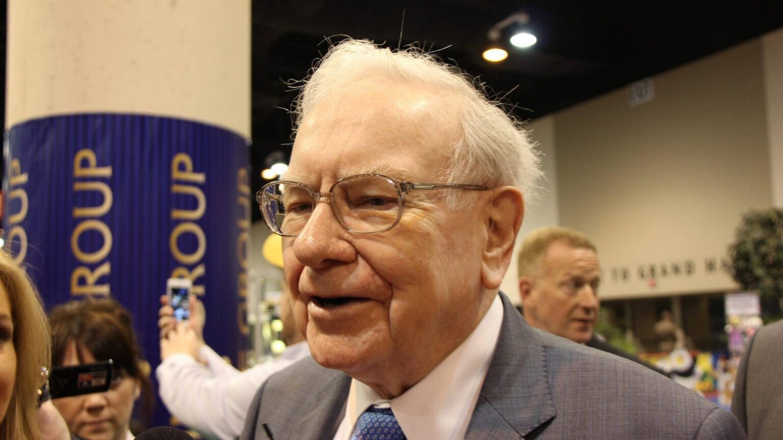 Warren Buffett: Rücktritt bei Berkshire Hathaway – 5 Analysten zollen ...